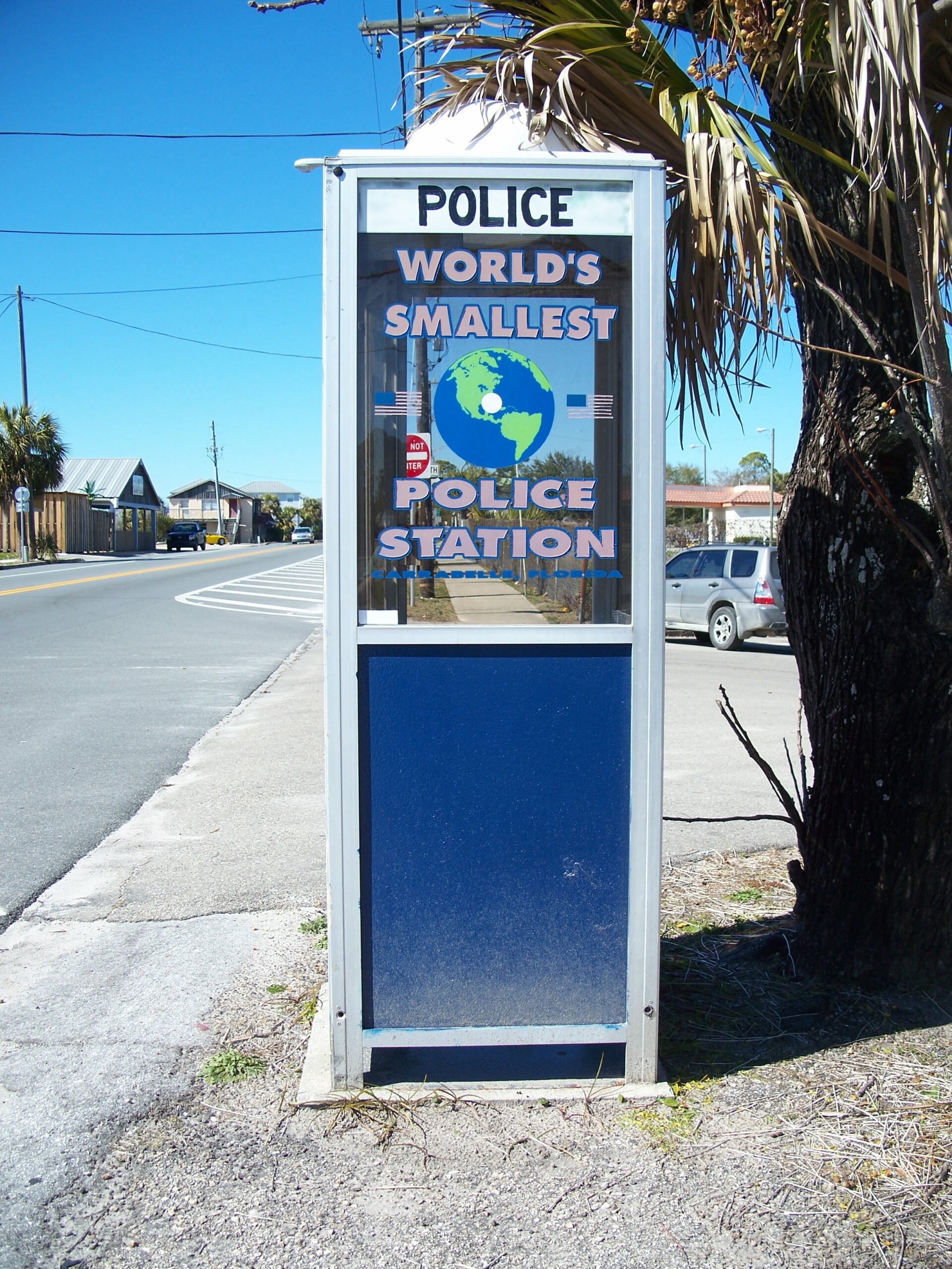 Why is this Florida village home to the world's smallest police station ...